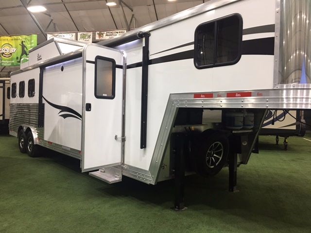 2017 BISON COACH LAREDO 8311LD