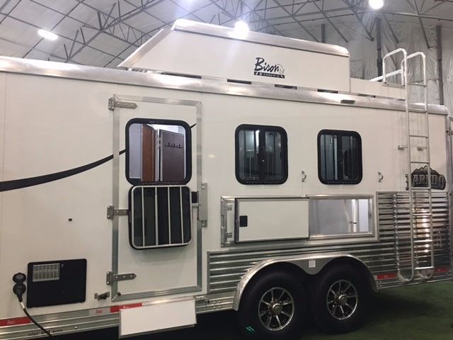 2017 BISON COACH LAREDO 8311LD